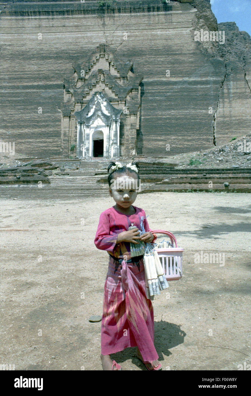 young girl selling cigars myanmar brian mcguire Stock Photo - Alamy