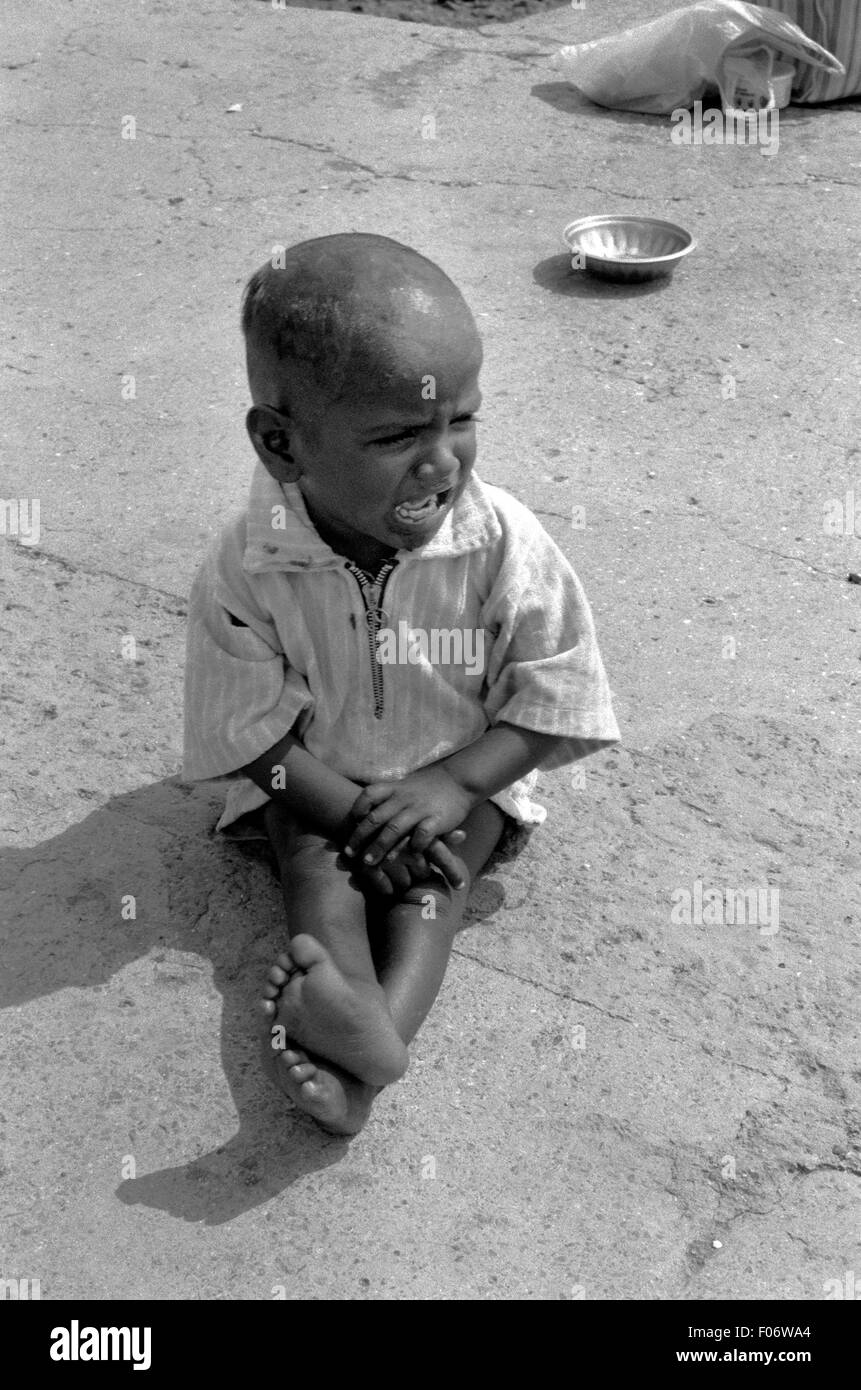 baby begging for food india Stock Photo - Alamy