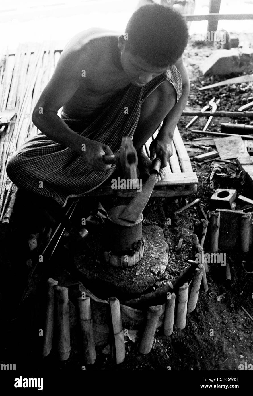 blacksmith at work brian mcguire Stock Photo - Alamy