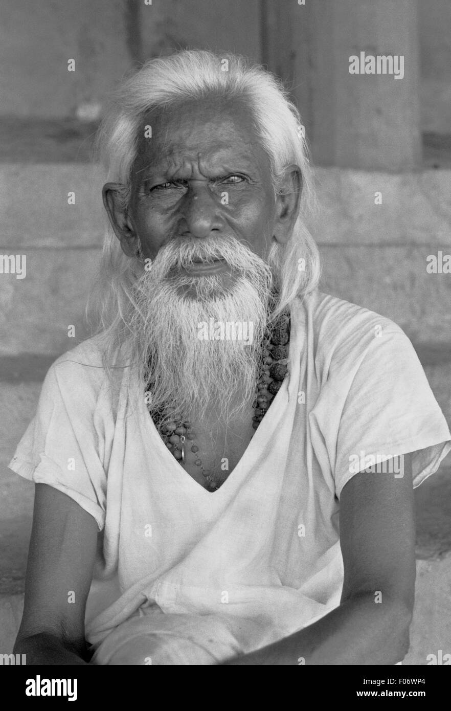 old man india brian mcguire Stock Photo - Alamy
