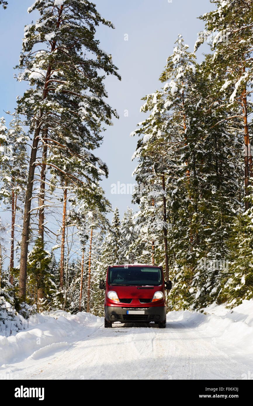 Car driving on snow hi-res stock photography and images - Alamy