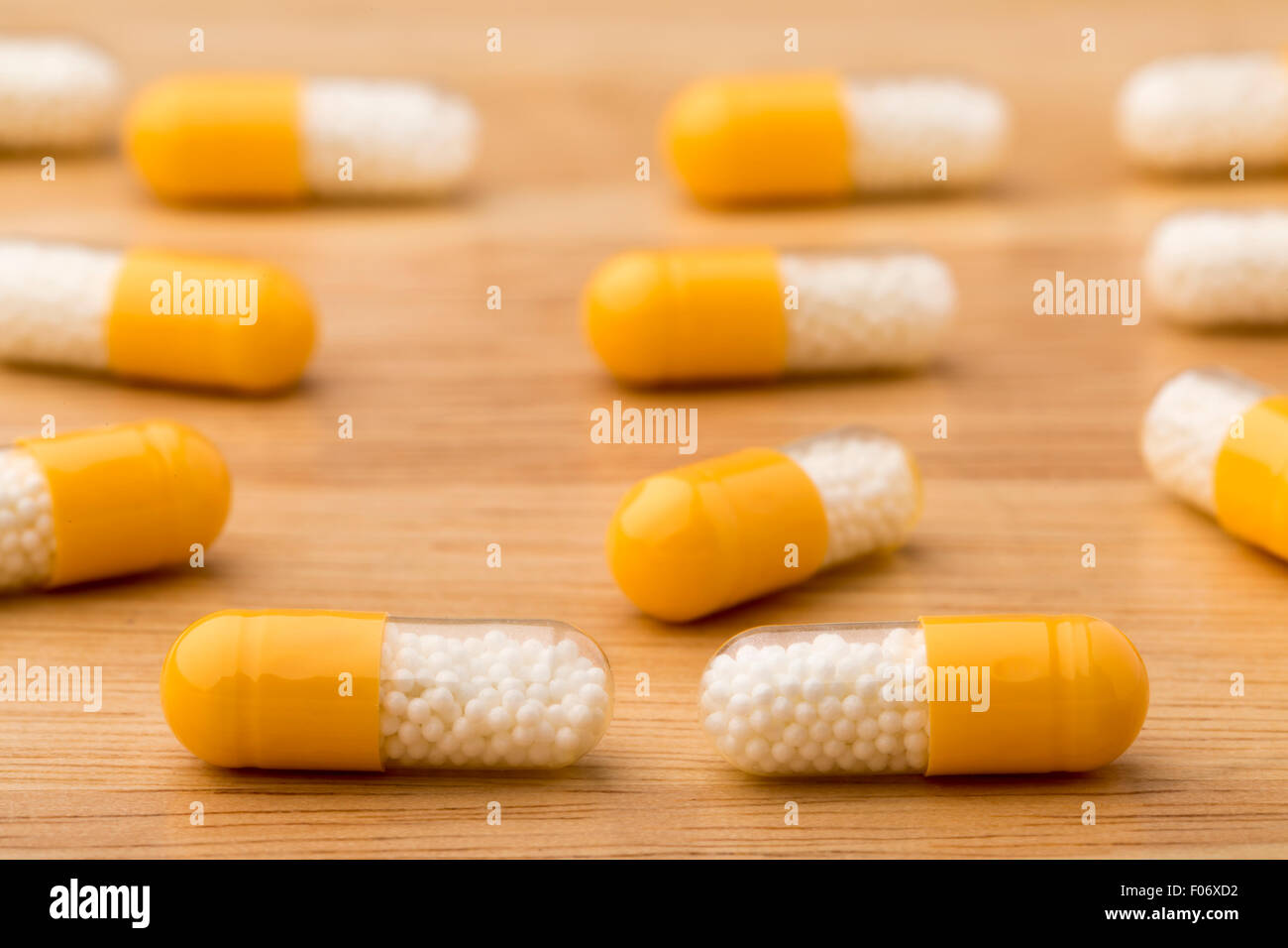 Blue and yellow capsules hi-res stock photography and images - Alamy