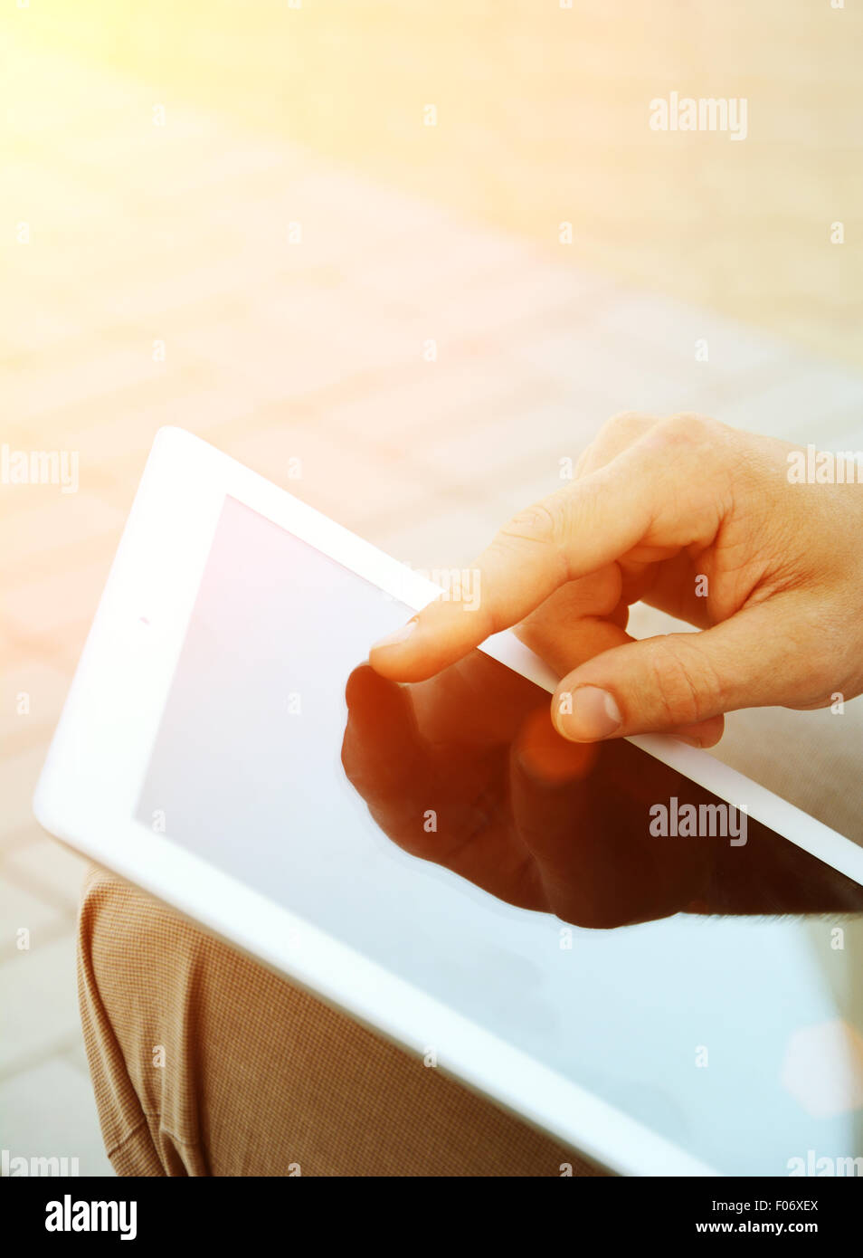 Ipad screen outdoors hi-res stock photography and images - Alamy