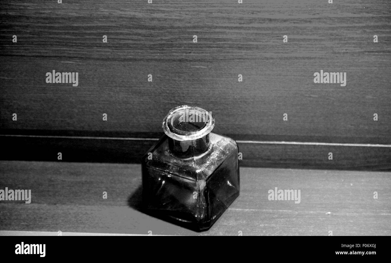 Antique ink bottle hi-res stock photography and images - Alamy