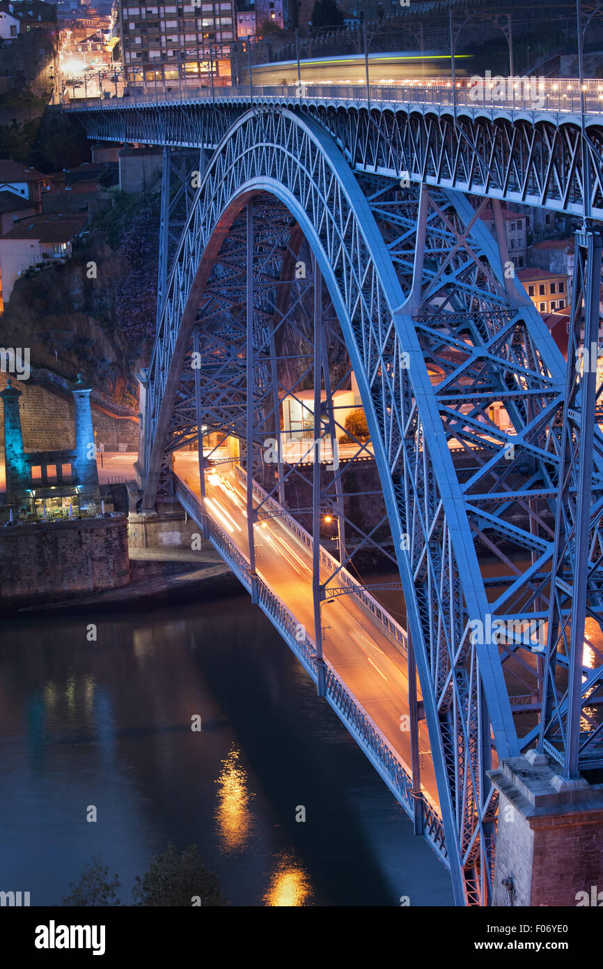 Two hinged arch hi-res stock photography and images - Alamy