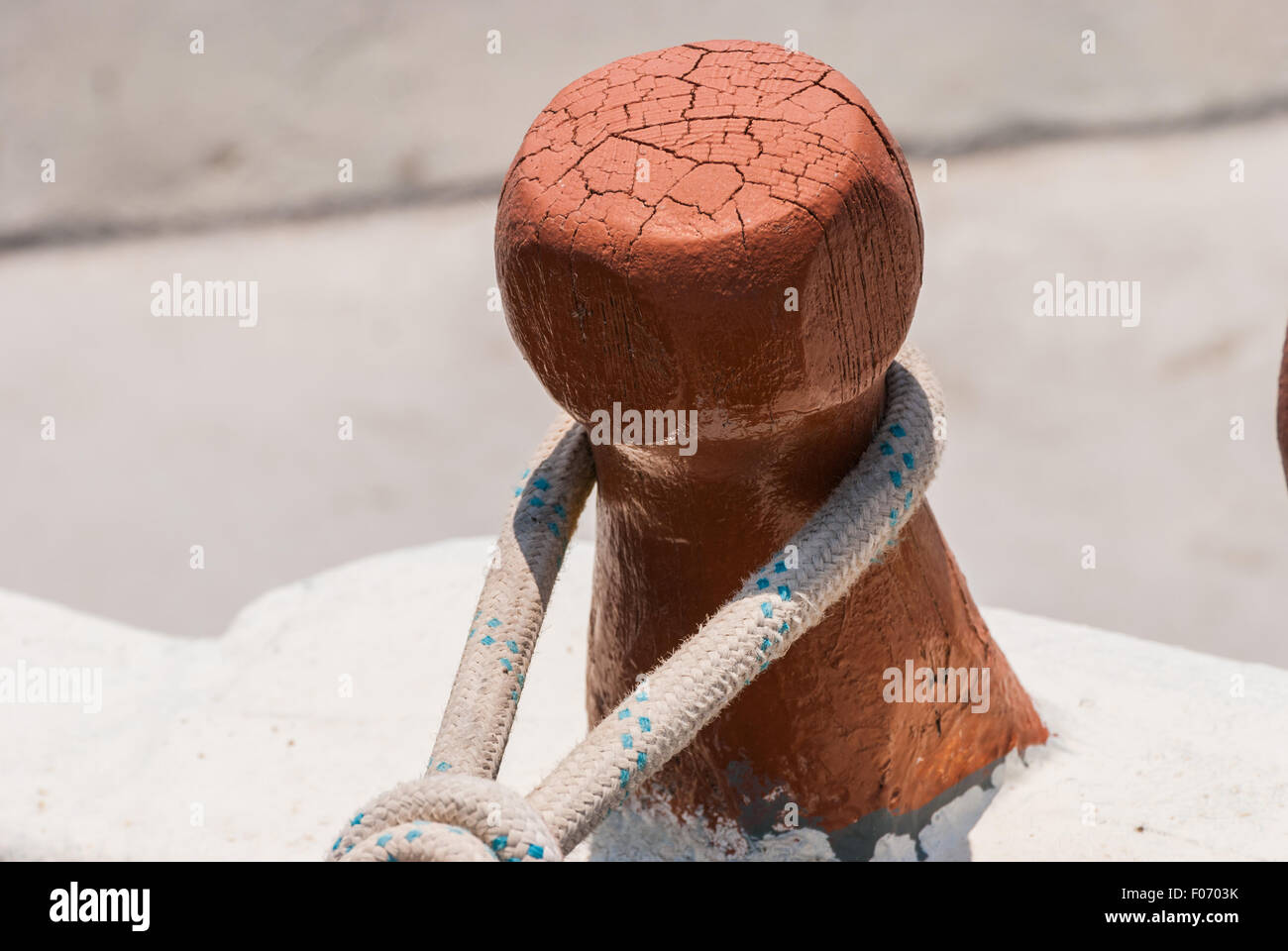 Wrapped around an anchor hi-res stock photography and images - Alamy