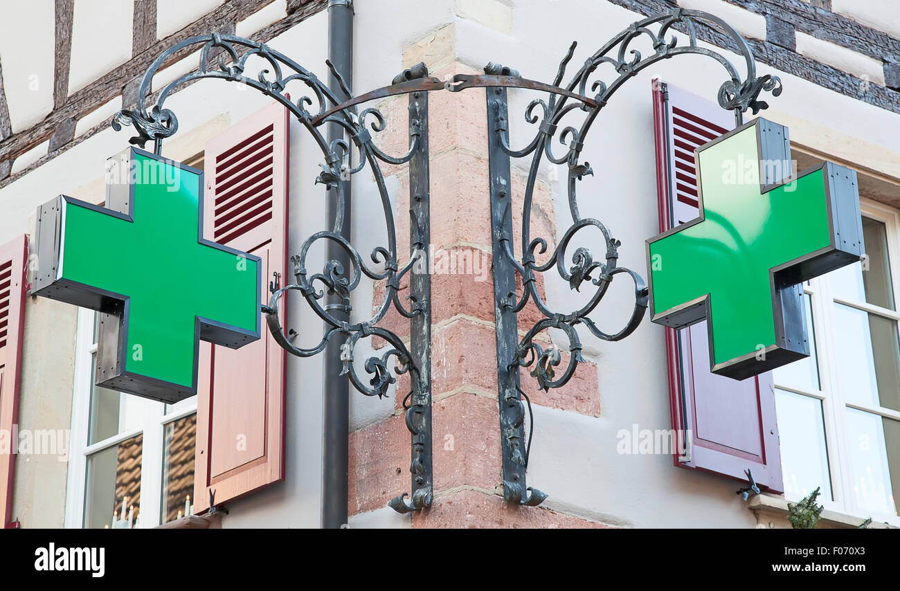 Drug store symbol (Green cross Stock Photo - Alamy