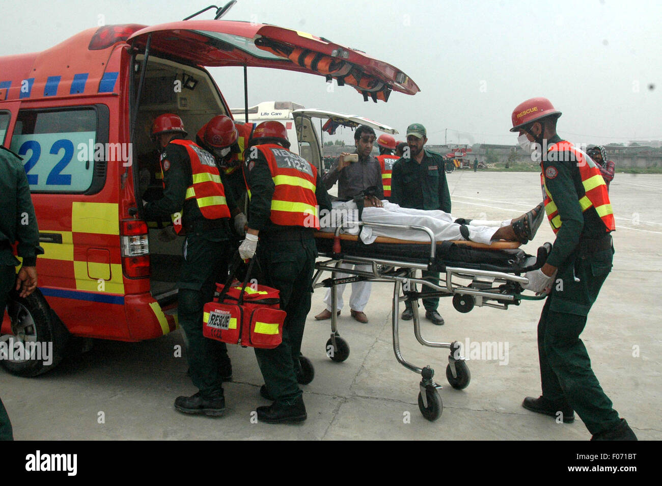 1122 personnel hi-res stock photography and images - Alamy