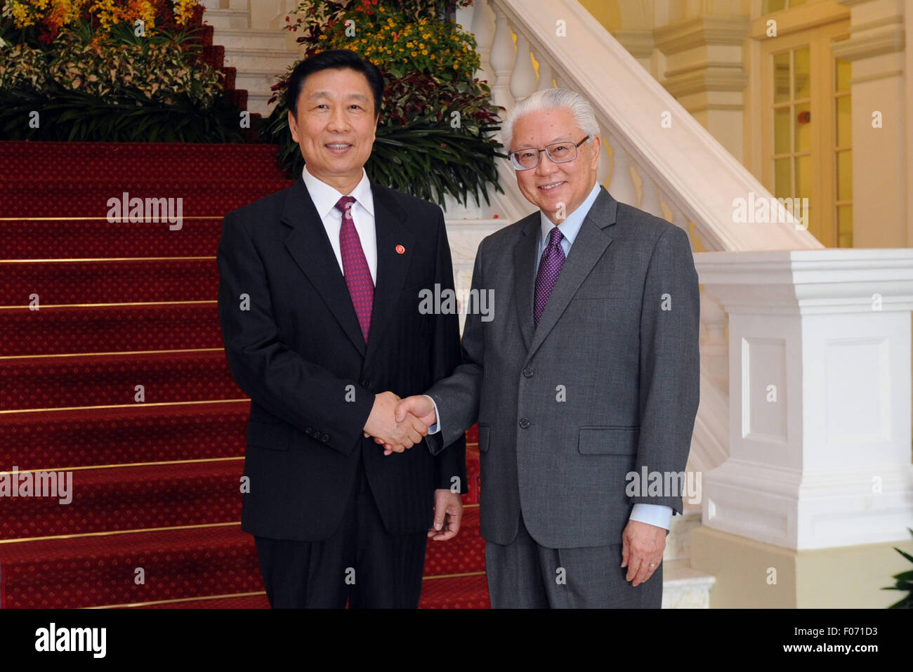 Singapore. 9th Aug, 2015. Singapore's President Tony Tan Keng Yam (R ...