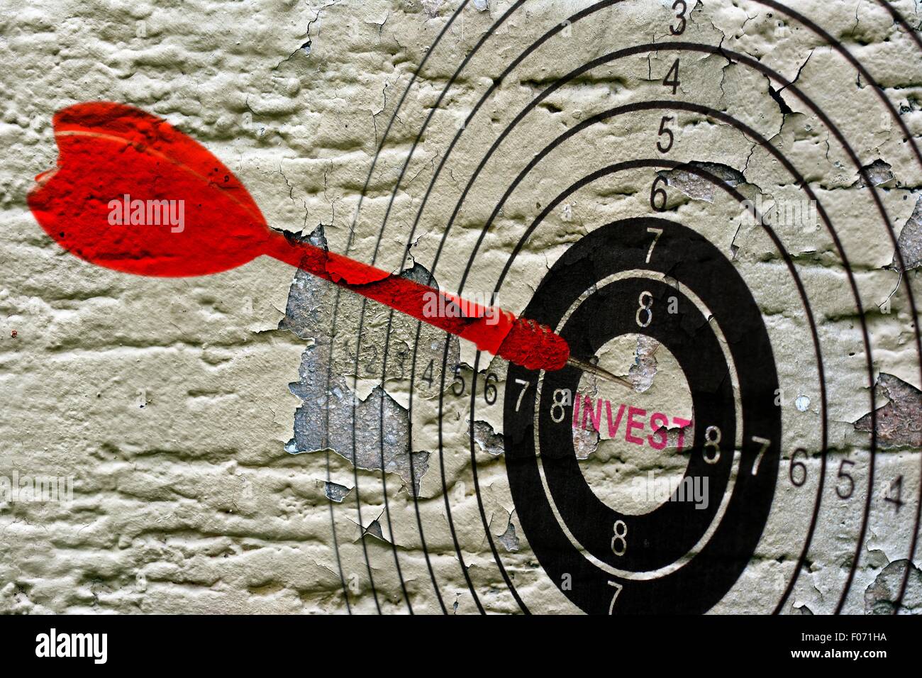 Invest target on grunge background Stock Photo - Alamy