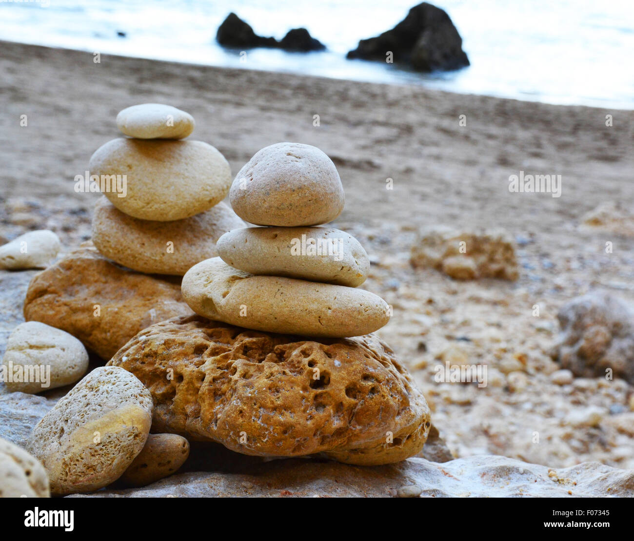 Stacked beach stones hi-res stock photography and images - Alamy