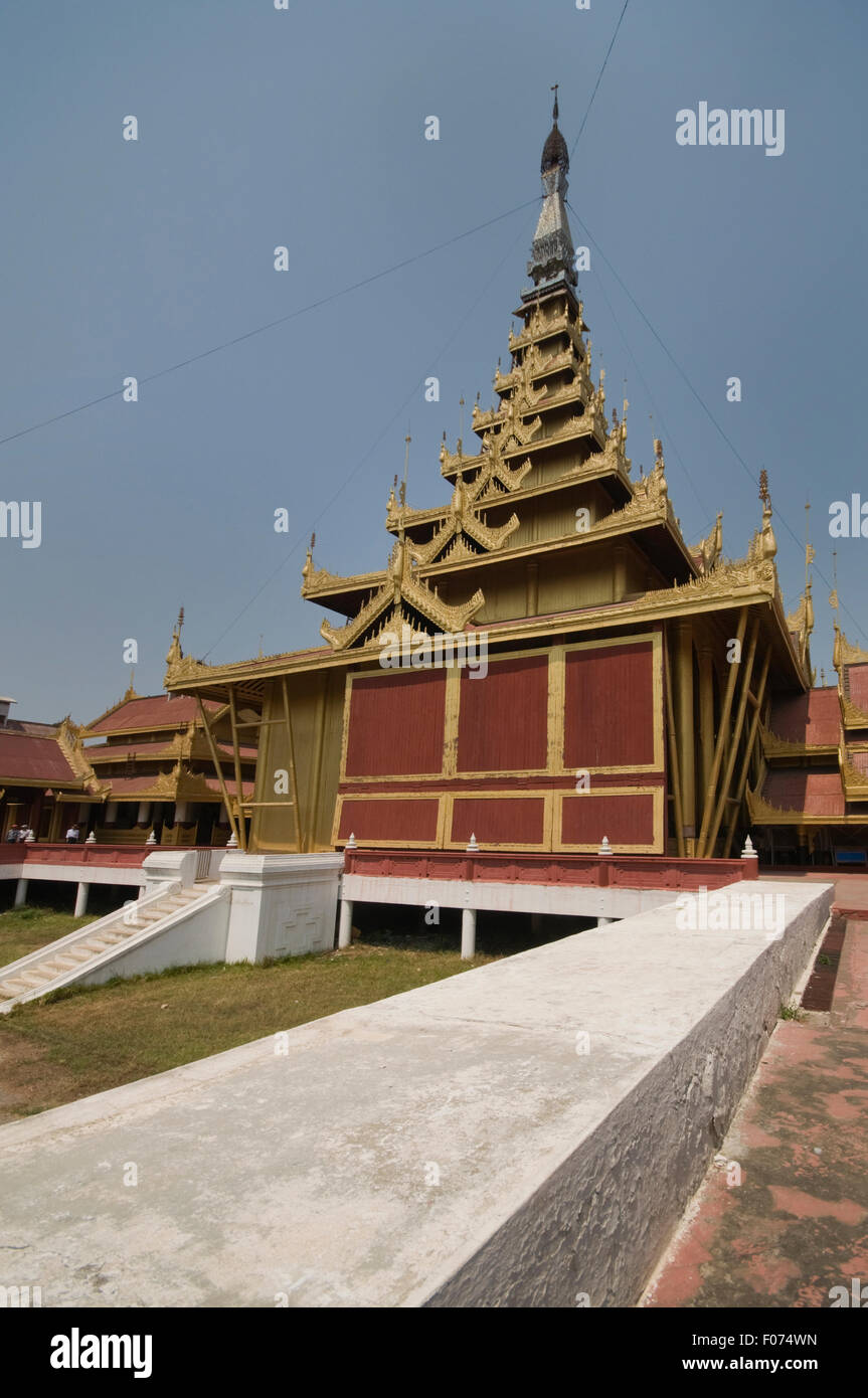Myanmar burma mandalay palace king hi-res stock photography and images ...