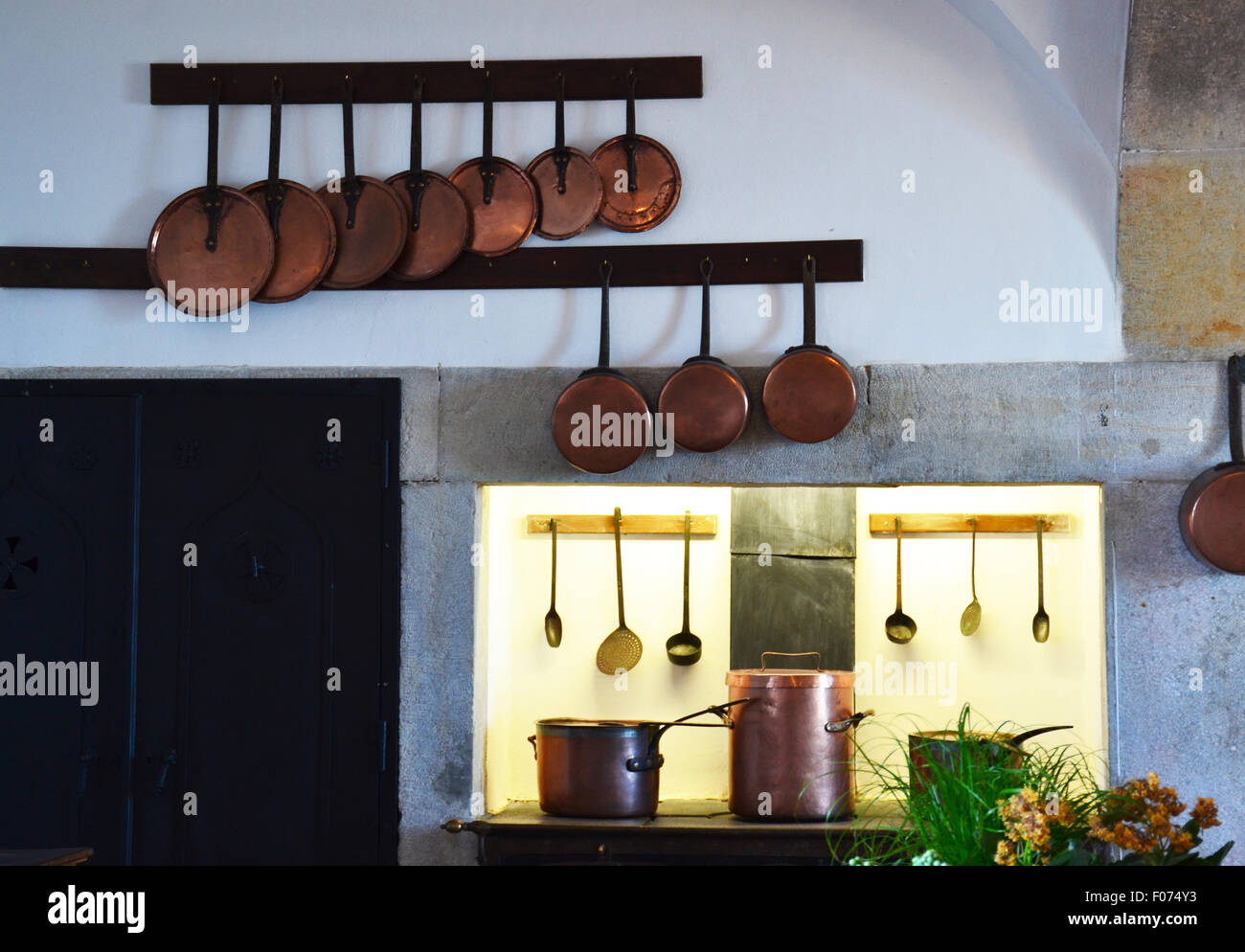 Old copper kitchen equipment hi-res stock photography and images - Alamy