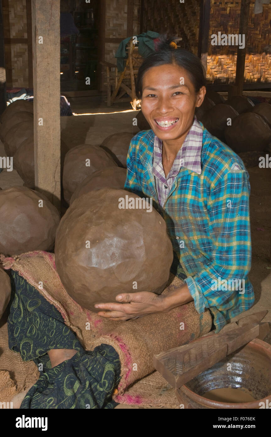 Clay pot burma hi-res stock photography and images - Alamy