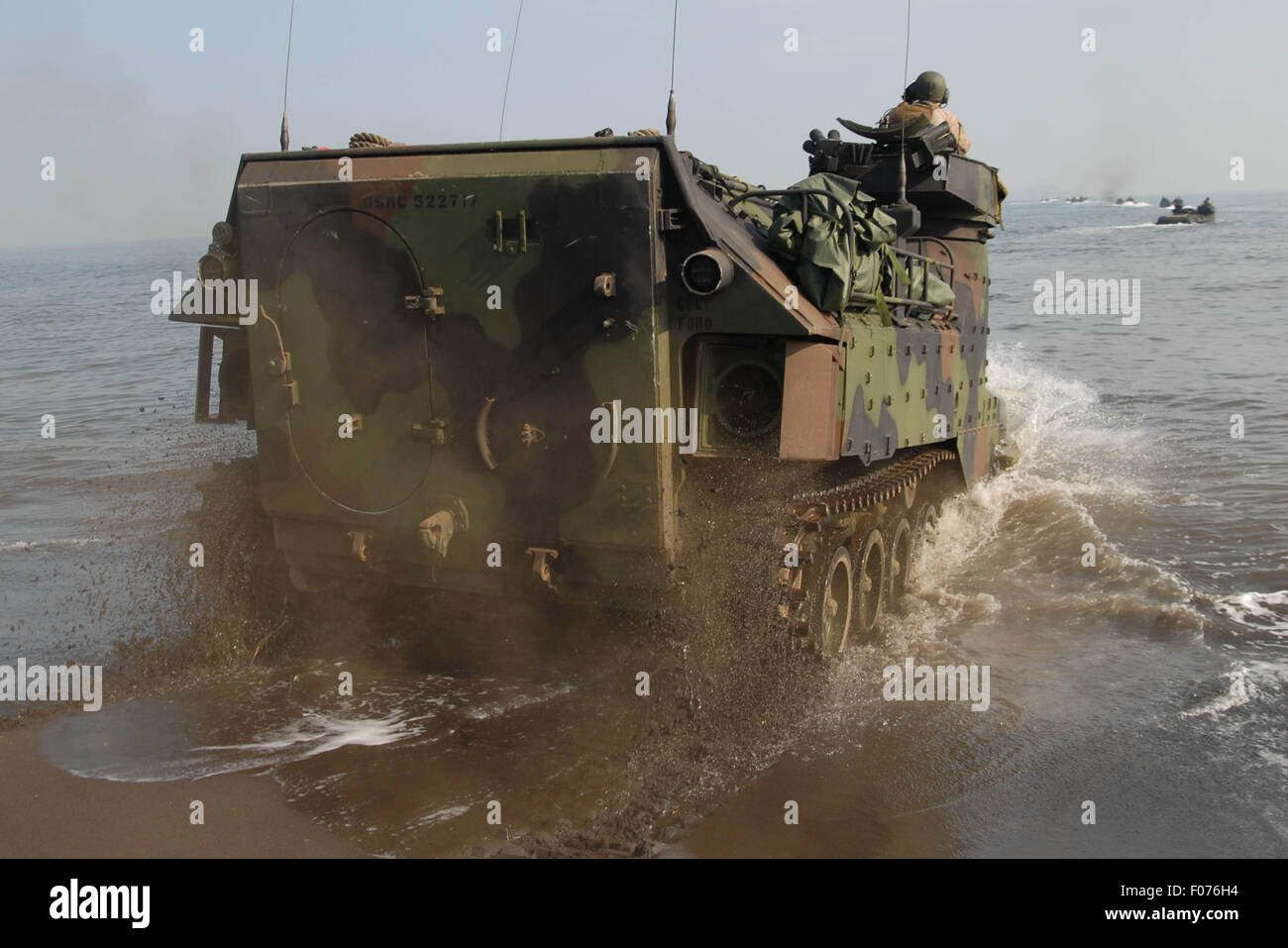 Us soldiers in amphibious vehicle hi-res stock photography and images ...