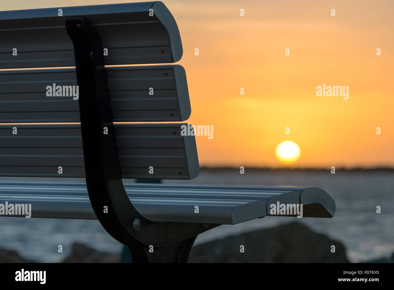 Bench on the beach hi-res stock photography and images - Alamy