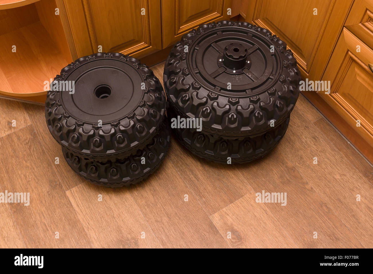 Alloy wheels stack hi-res stock photography and images - Alamy