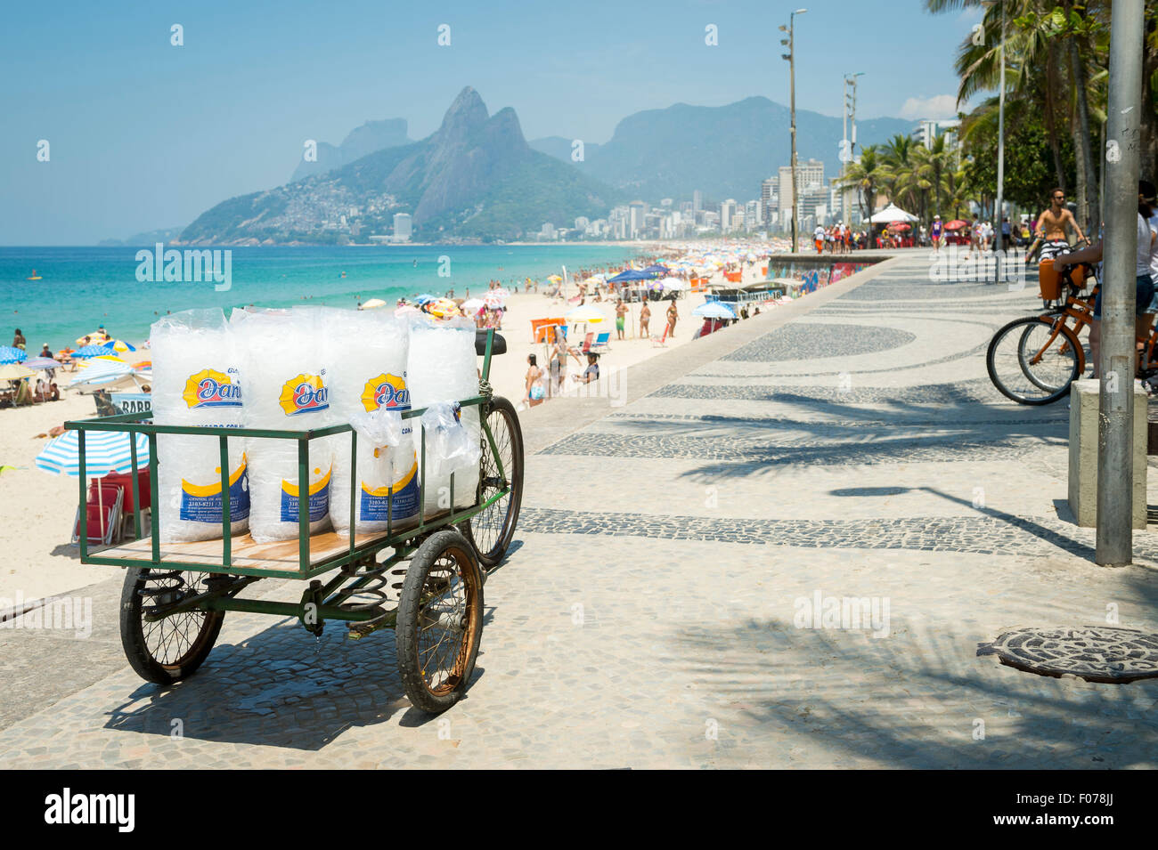 Beach stalls hi-res stock photography and images - Alamy