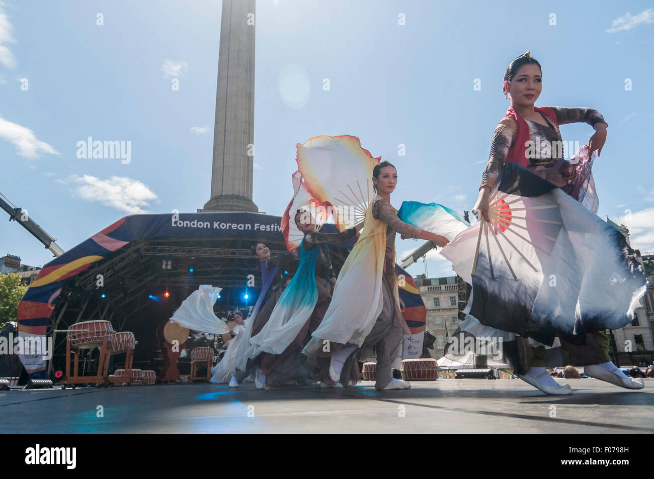 Korean girl dance stage' hi-res stock photography and images - Alamy