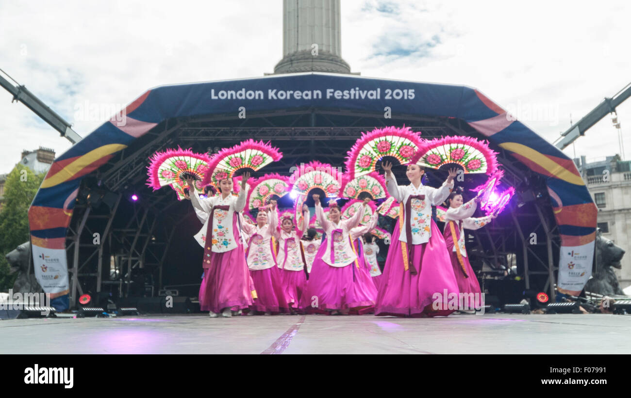Korean girl stage dance hi-res stock photography and images - Alamy