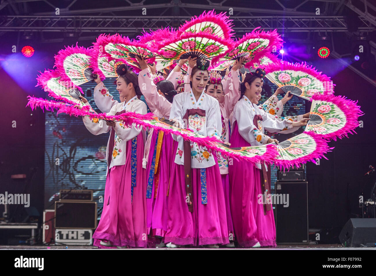 Korean girl stage dance hi-res stock photography and images - Alamy