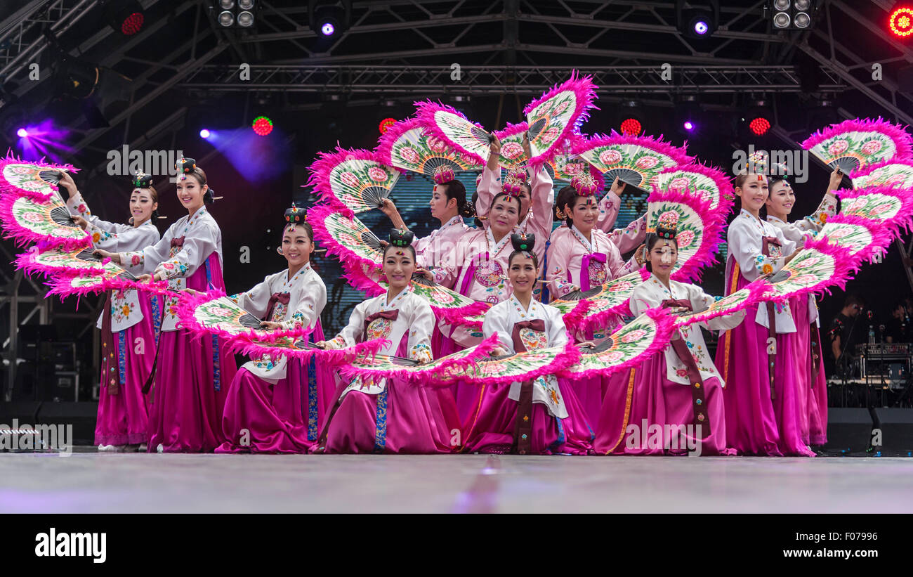 Korean girl dance stage' hi-res stock photography and images - Alamy