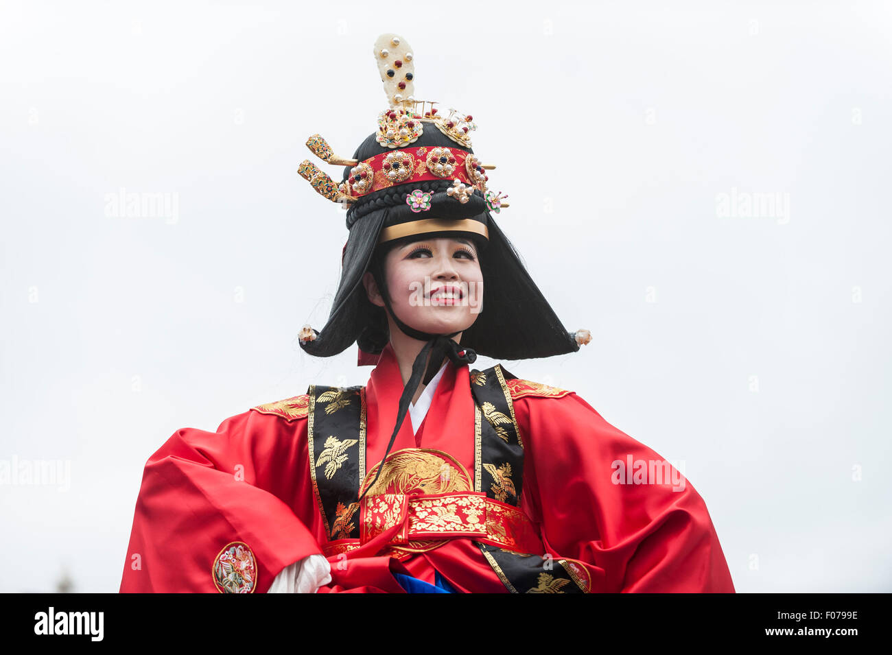 Royal wedding dance of the king and queen hi-res stock photography and ...