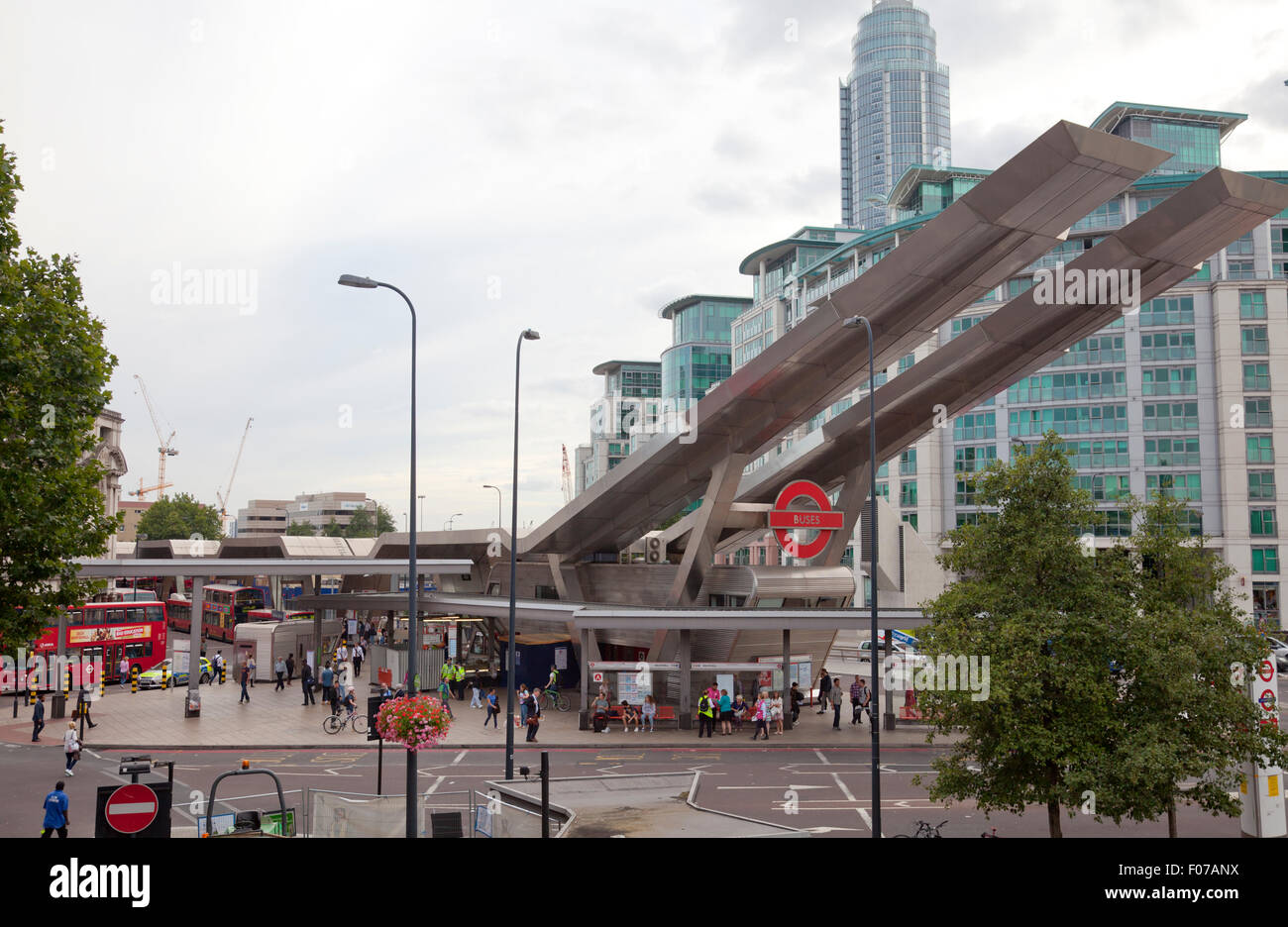 Vauxhall bus station underground station hi-res stock photography and ...