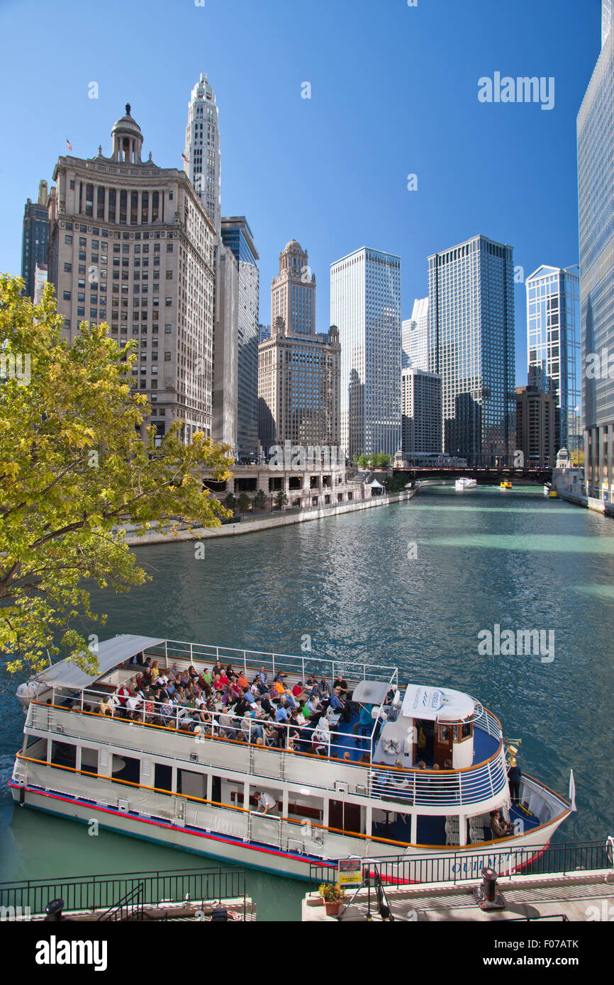 SIGHTSEEING TOUR BOAT CHICAGO RIVER LOOP CHICAGO ILLINOIS USA Stock ...