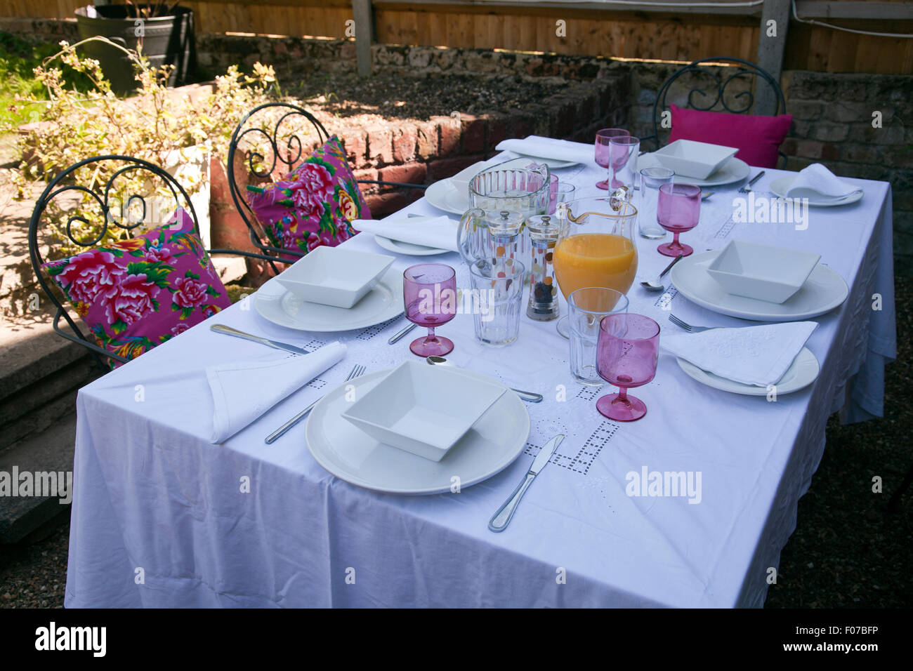 Dining table set lunch crockery hi-res stock photography and images - Alamy