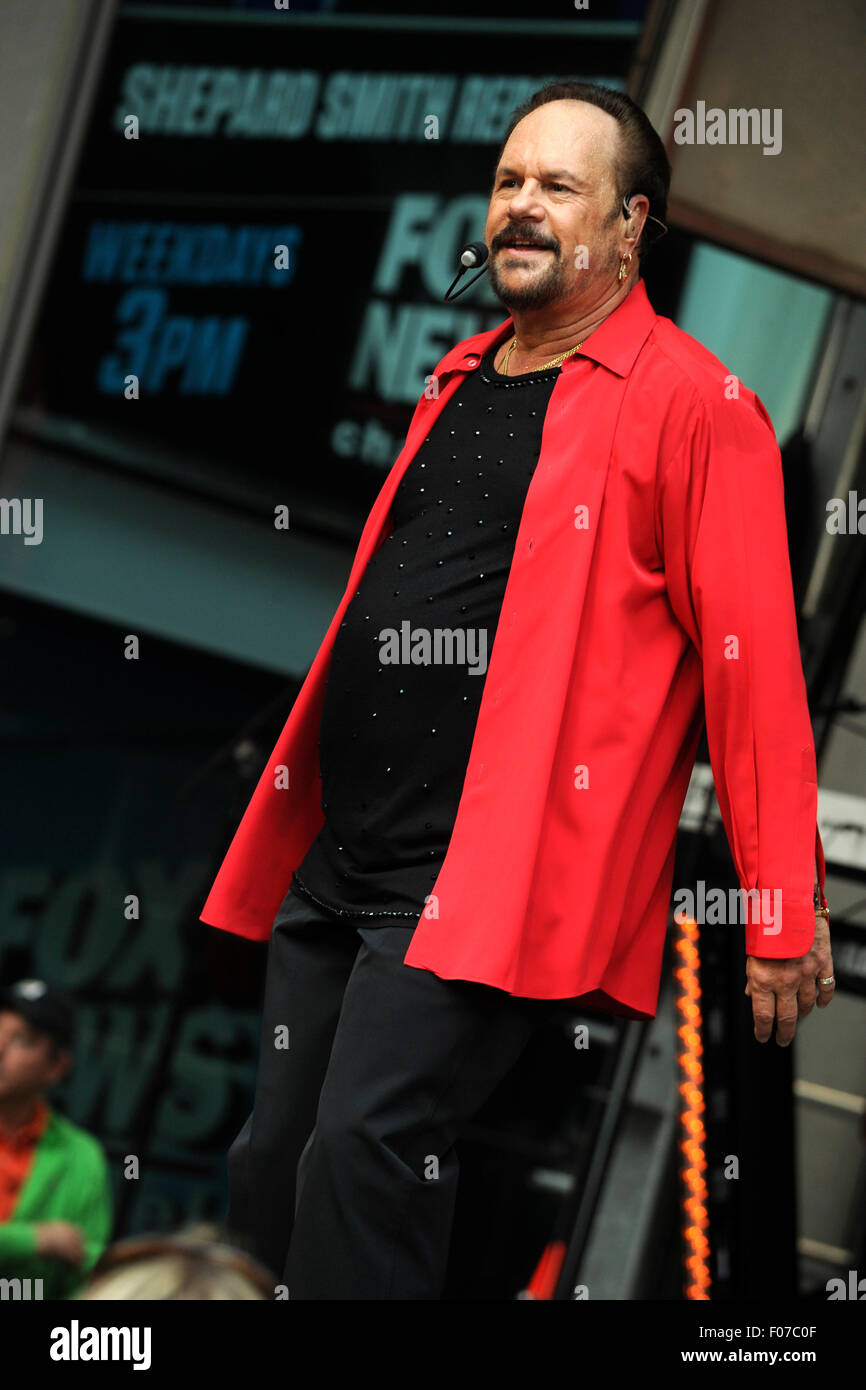 Harry Wayne Casey of KC and the Sunshine Band performs live on stage ...