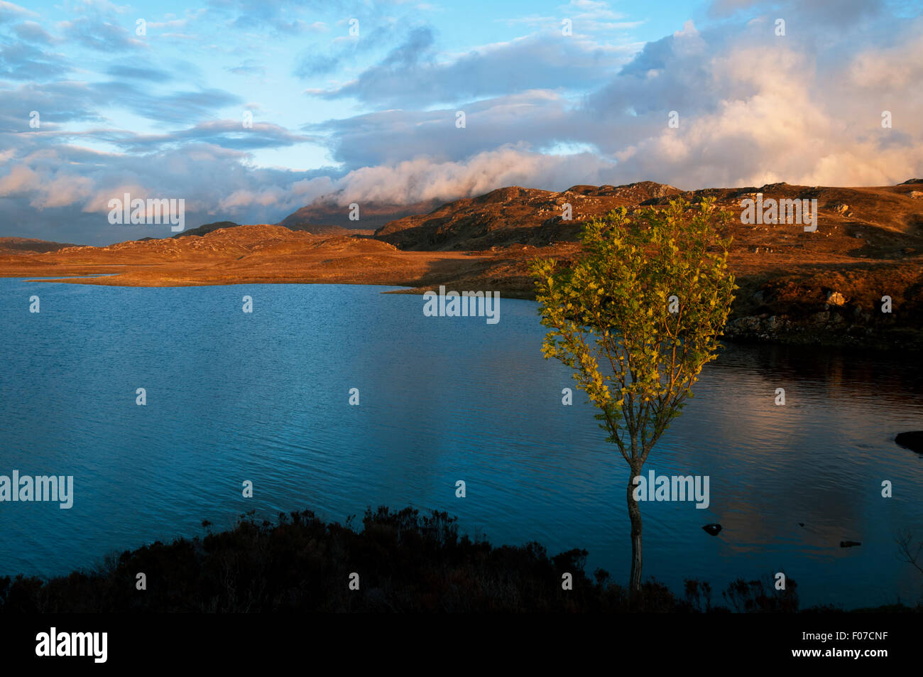 Cul Mor (in cloud) over Fionn Loch at sunset, Inverpolly Forest ...