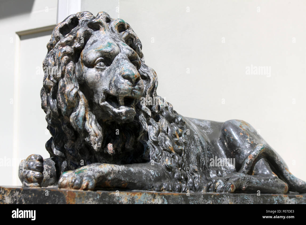 Stone sculpture chinese lion hi-res stock photography and images - Alamy