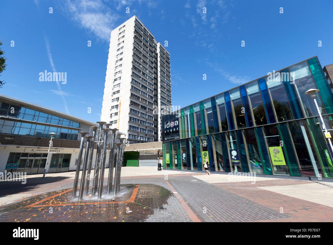 Idea Store (Library) with Fitzgerald House in the background, Chrisp ...