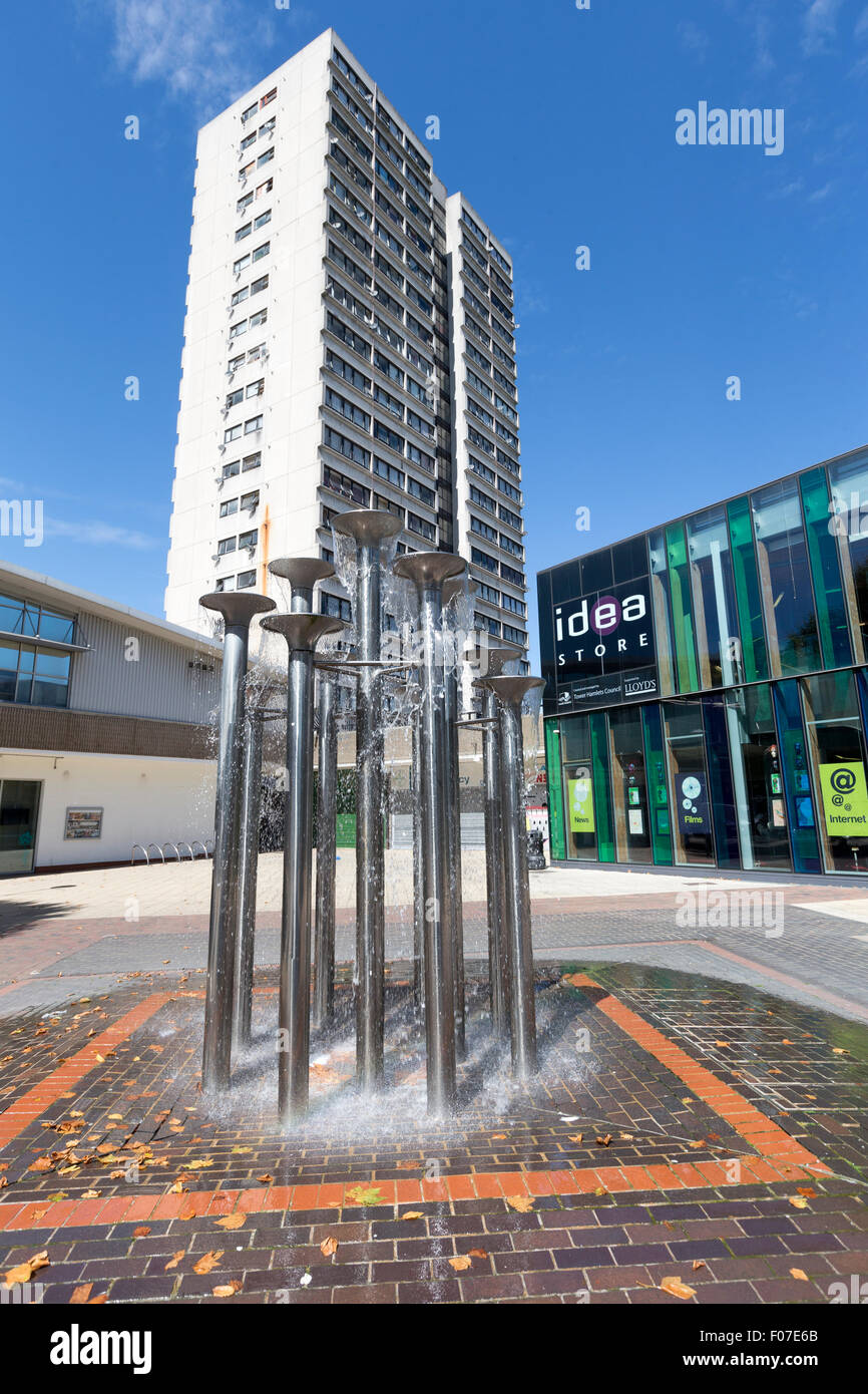 Idea Store (Library) with Fitzgerald House in the background, Chrisp ...