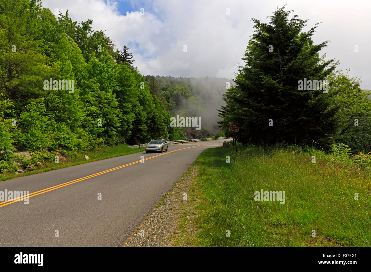 Blue ridge parkway road road hi-res stock photography and images - Alamy