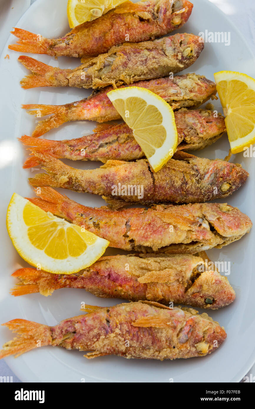Plate of fried small fish red mullet and lemon Stock Photo - Alamy