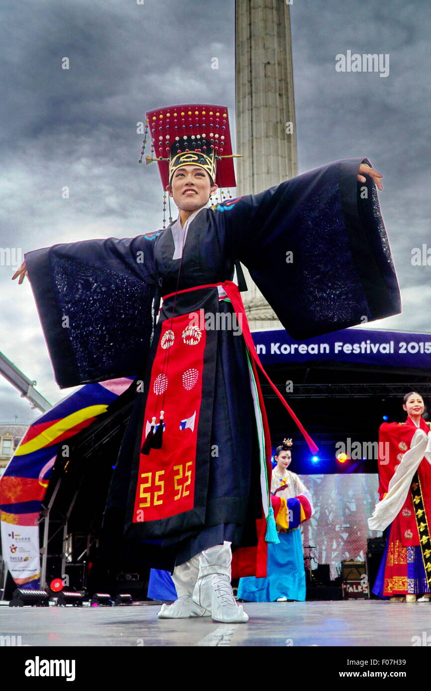 London,UK, 9th Aug 2015 : The Korean Royal Wedding Dance of The King ...