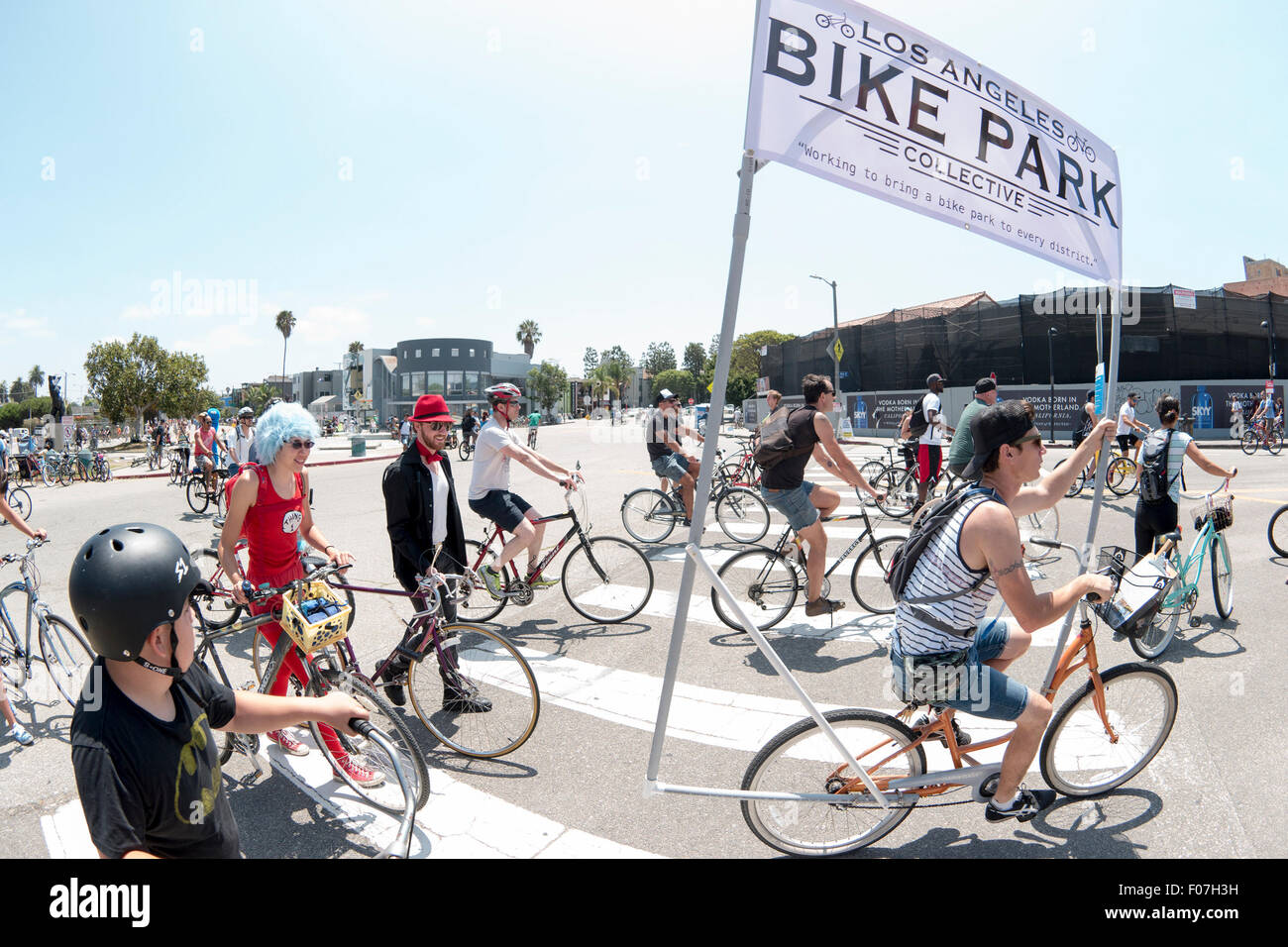 Los Angeles, California, USA. 9th Aug, 2015. Participants ride in the ...