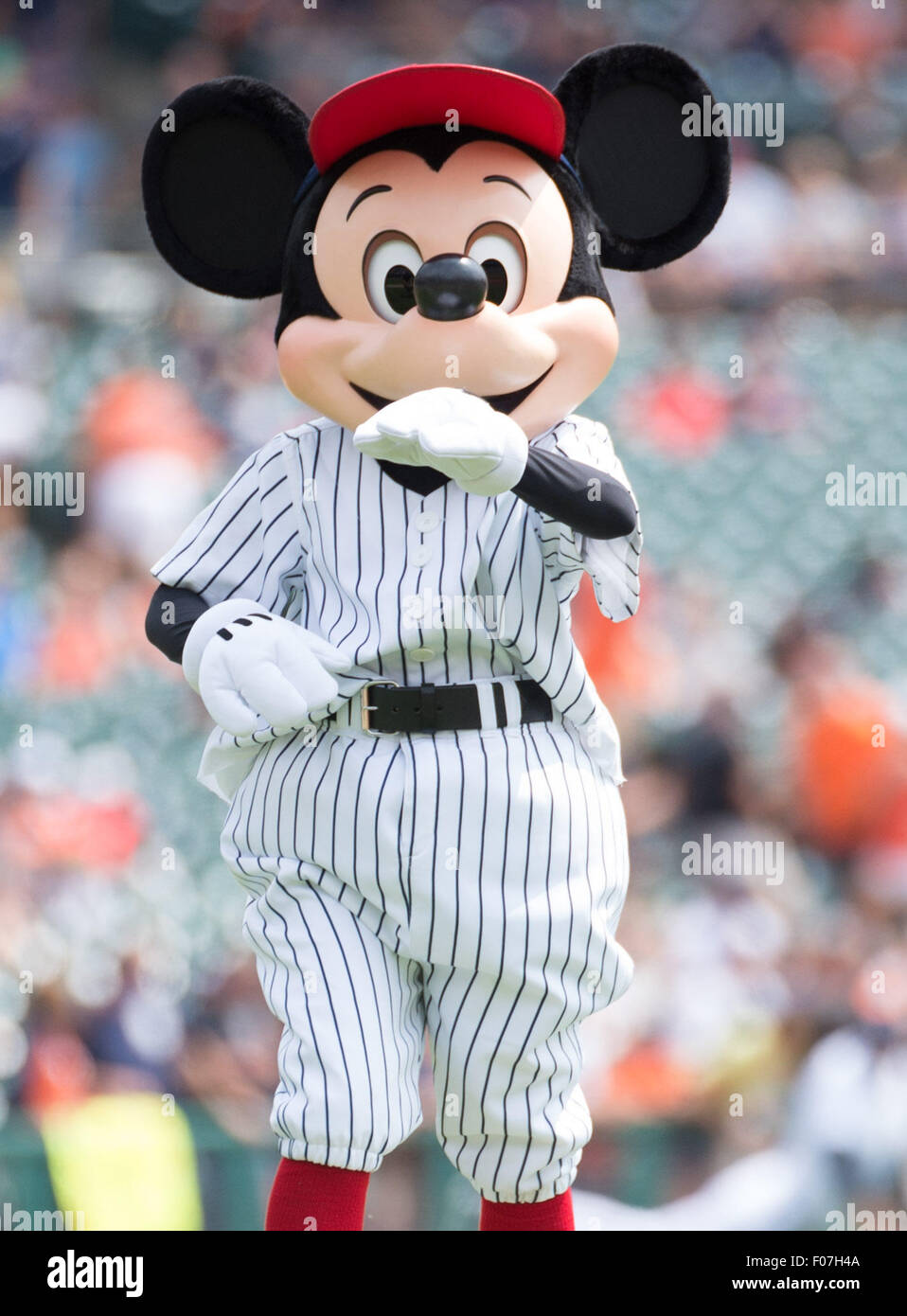 Live mickey mouse hi-res stock photography and images - Alamy