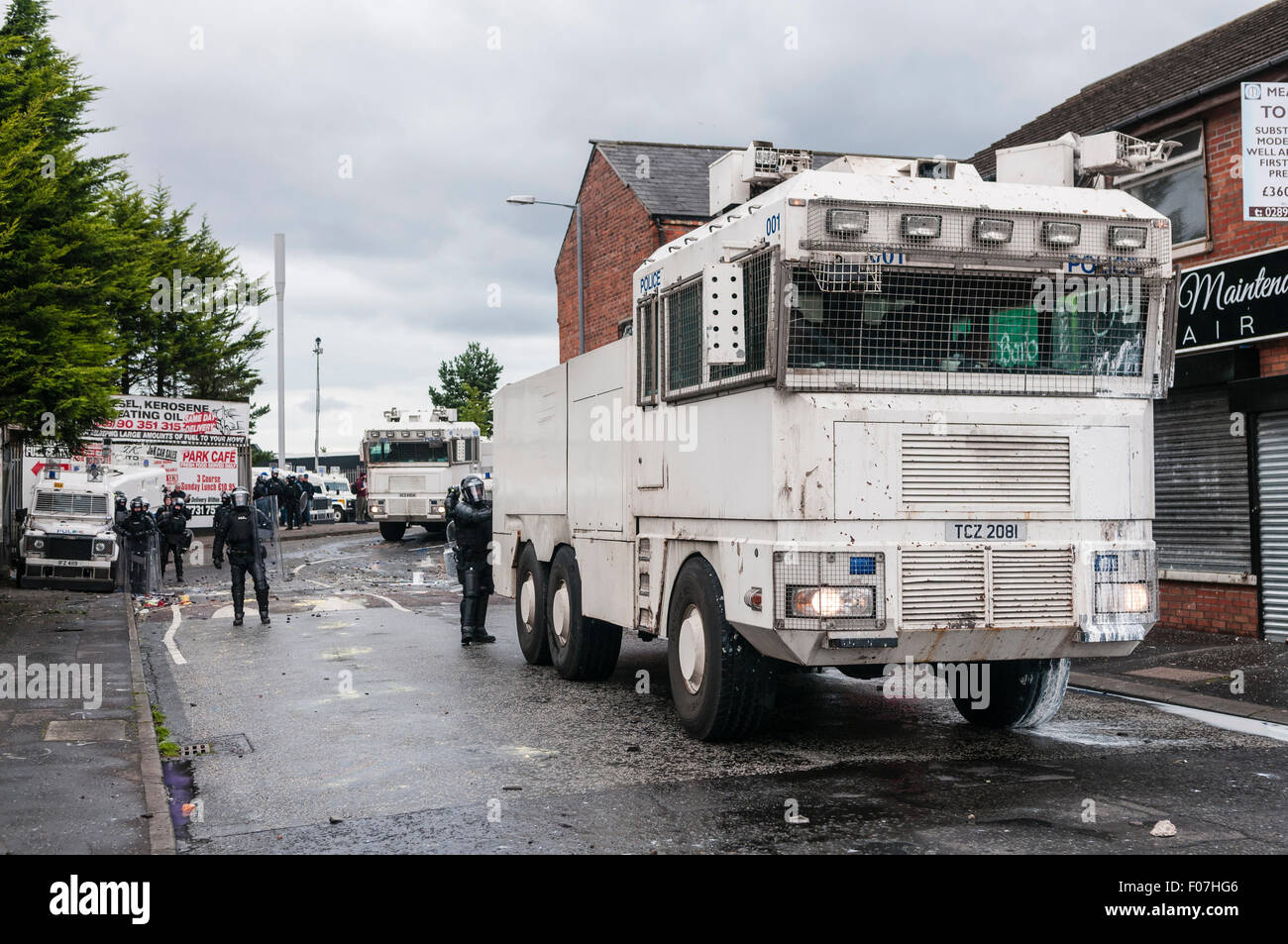 Belfast, Northern Ireland. 09 Aug 2015 - PSNI water cannon and riot ...