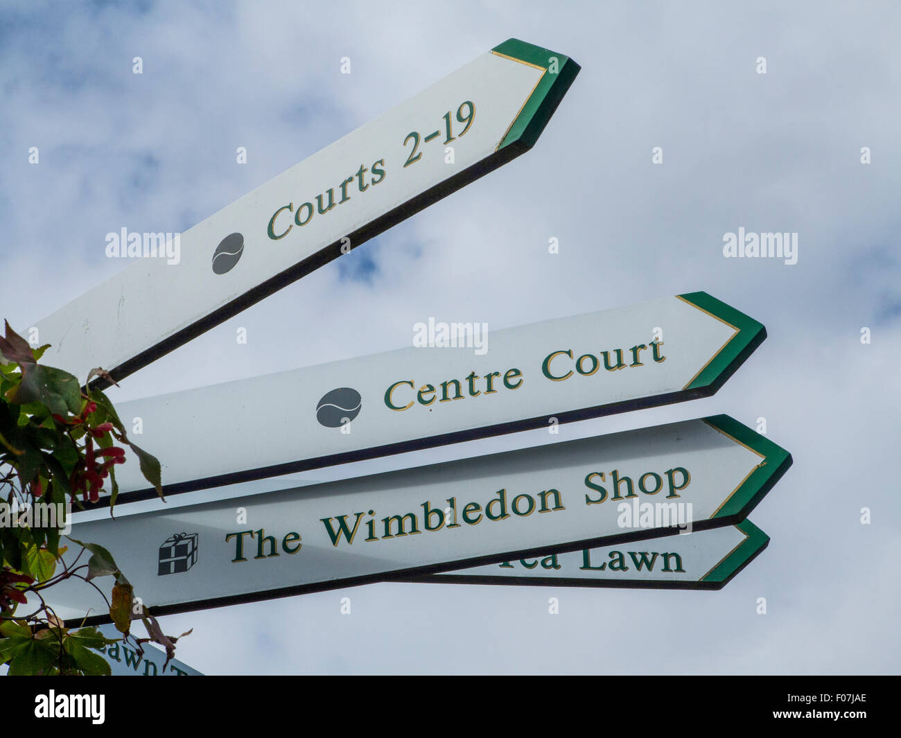 Wimbledon tennis sign hi-res stock photography and images - Alamy