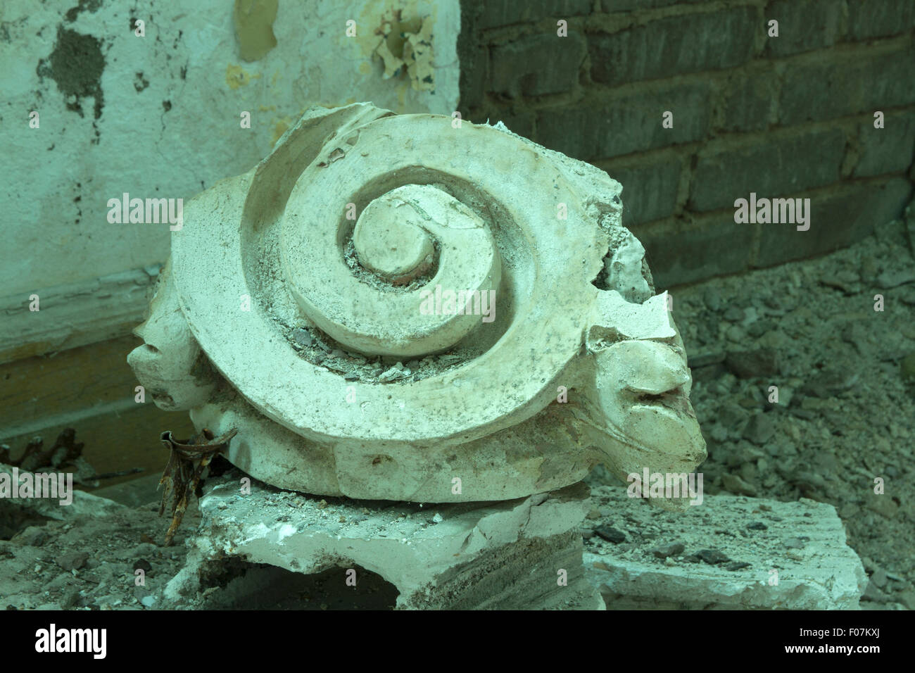 Close up of chipped and damaged architectural molding Stock Photo - Alamy