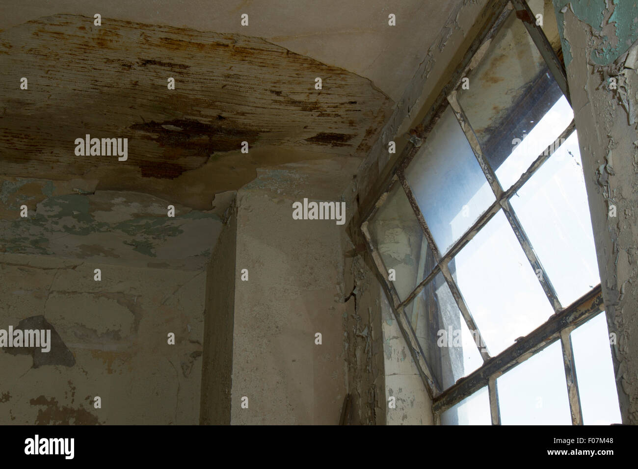 Rusty window with chipping walls and ceiling Stock Photo - Alamy