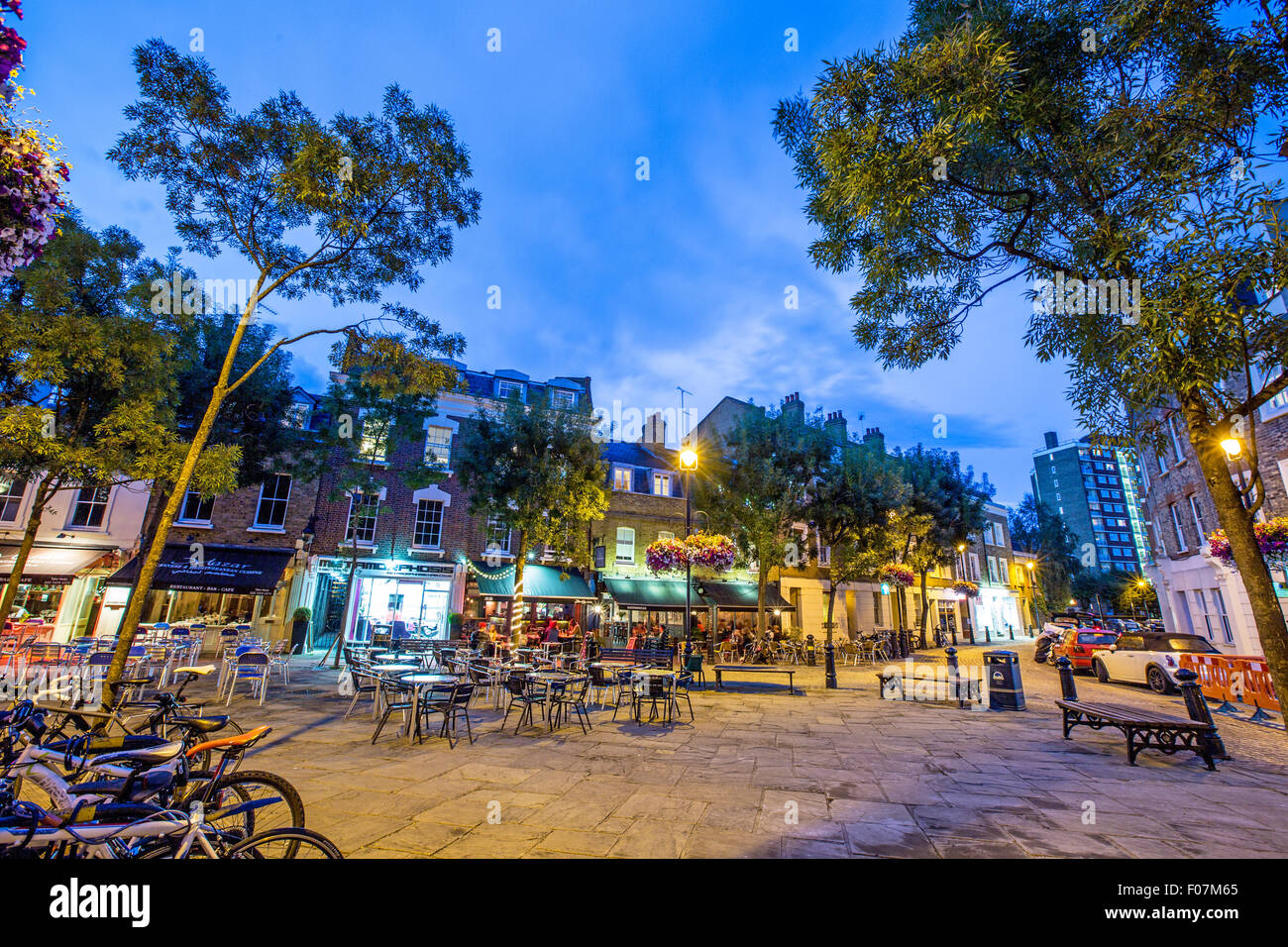 Battersea village square hi-res stock photography and images - Alamy