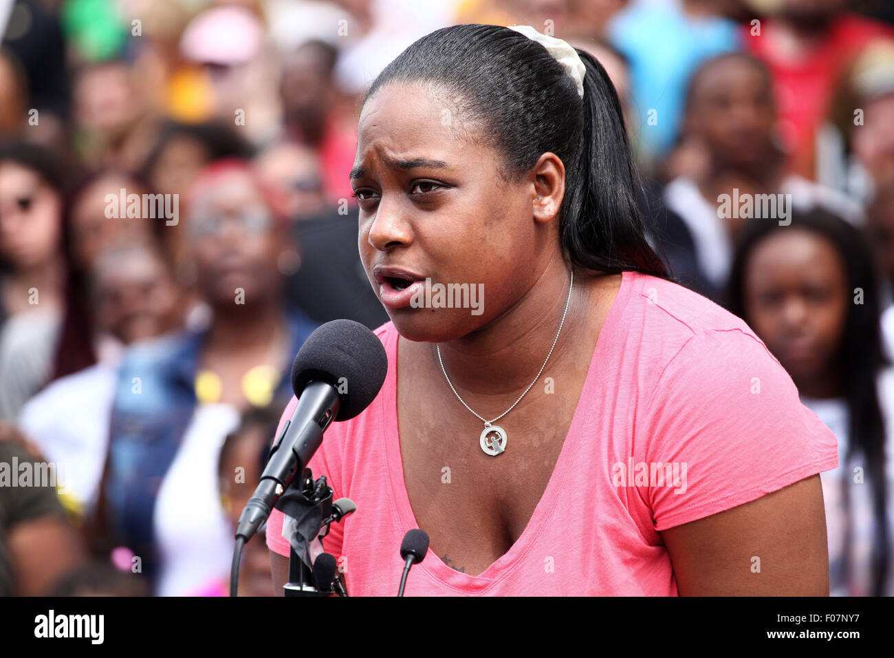 Ferguson, Missouri, USA. 9th Aug, 2015. ERICA SNIPES, daughter Eric ...