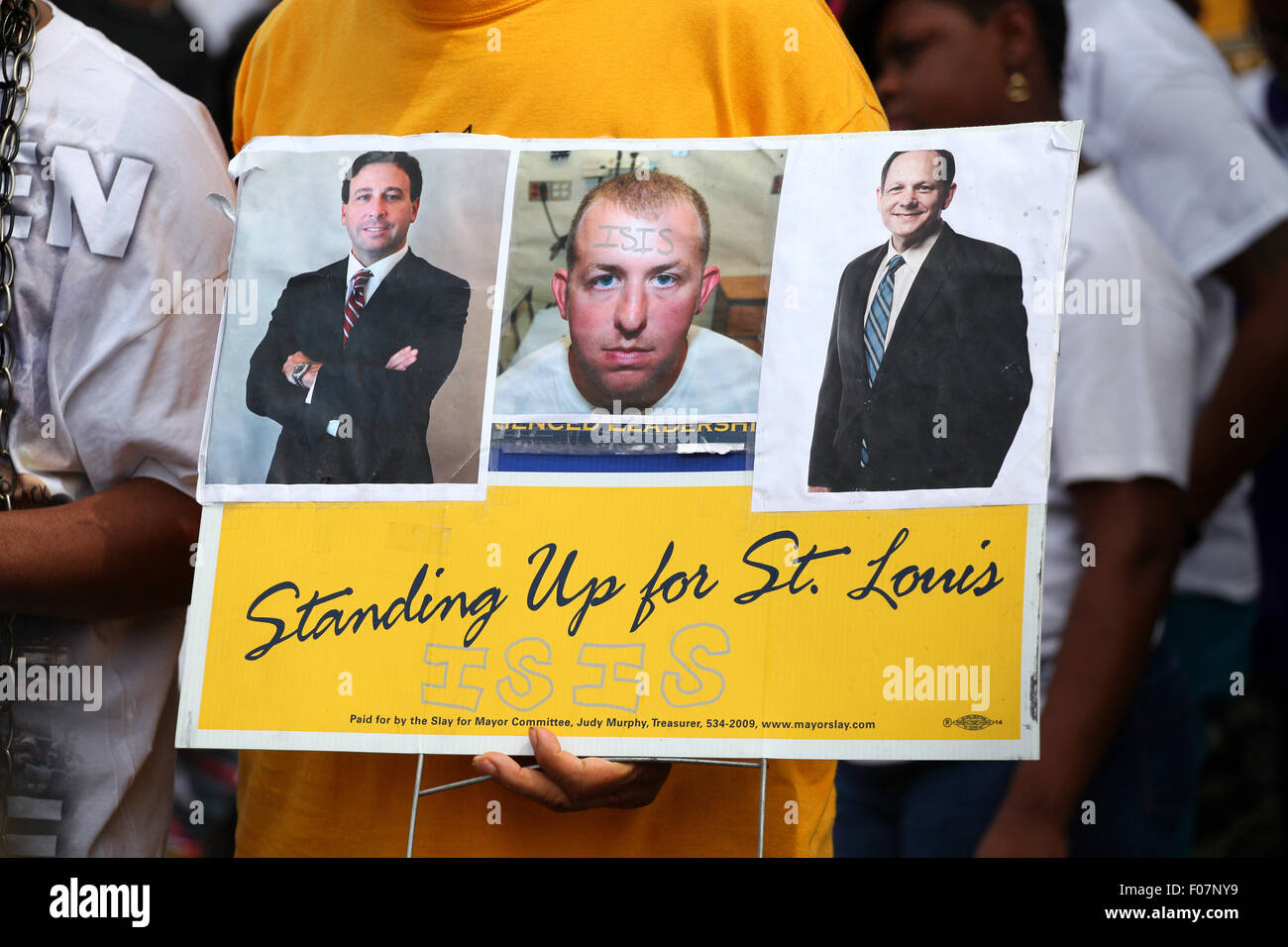 Ferguson, Missouri, USA. 9th Aug, 2015. Hundreds of demonstrators ...