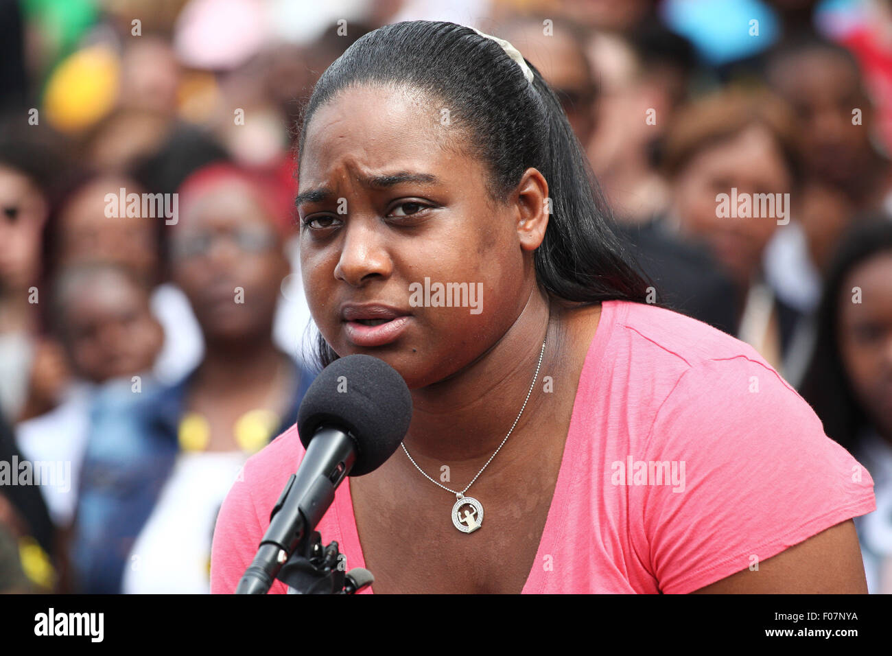 Ferguson, Missouri, USA. 9th Aug, 2015. ERICA SNIPES, daughter Eric ...