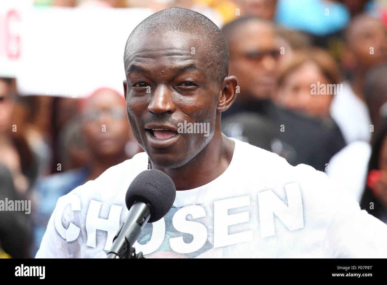 Ferguson, Missouri, USA. 9th Aug, 2015. Hundreds of demonstrators ...
