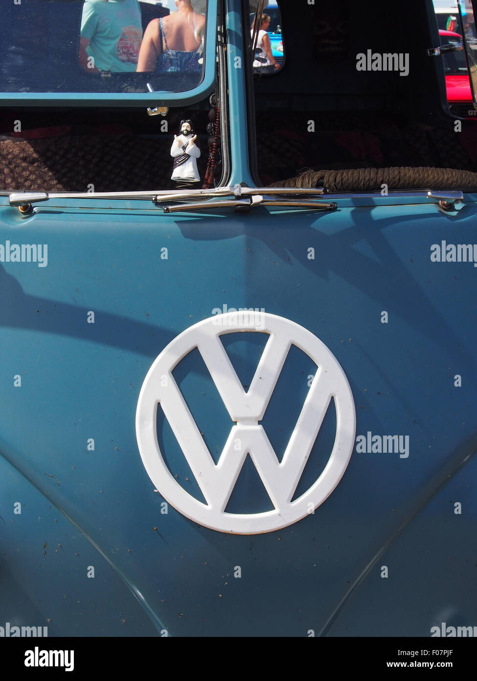 Vw emblem hi-res stock photography and images - Alamy